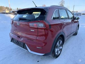 Red Kia Niro 2017 in Vilnius, with an engine capacity of 1.59 L and mileage of 223 thousand km for 10950 €, photo 4 on AUTOMOTO.COM.LV
