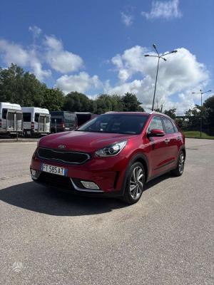 Красный Киа Niro 2018 в Клайпеда, объемом двигателя 1.59 л и пробегом 115 тыс. км за 12800 €, фото 3 на AUTOMOTO.COM.LV