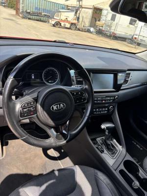 Красный Киа Niro 2018 в Клайпеда, объемом двигателя 1.59 л и пробегом 115 тыс. км за 12800 €, фото 9 на AUTOMOTO.COM.LV