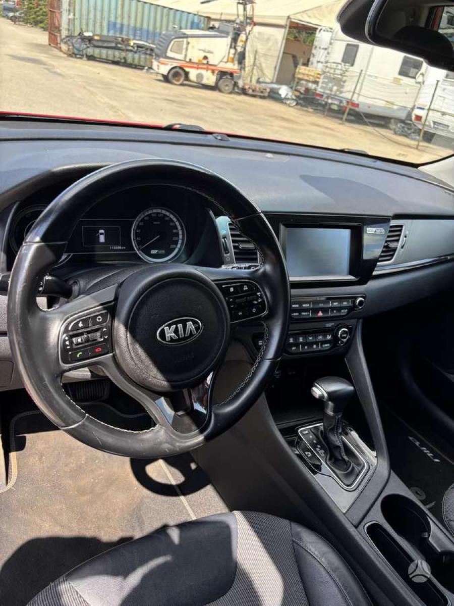 Красный Киа Niro 2018 в Клайпеда, объемом двигателя 1.59 л и пробегом 115 тыс. км за 12800 €, фото 9 на AUTOMOTO.COM.LV