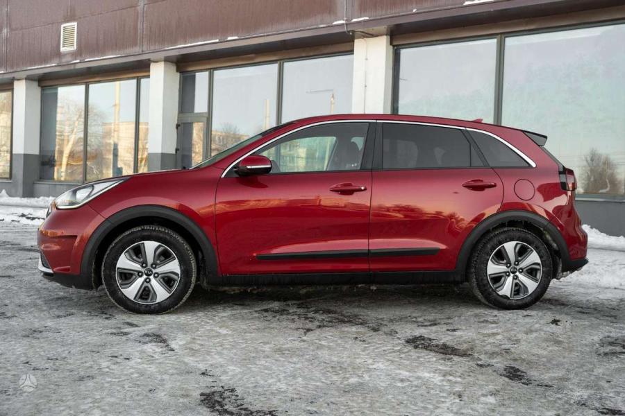 Sarkans Kia Niro 2019 Viļņa, ar dzinēja tilpumu 1.59 L un nobraukumu 121 tūkst. km par 11950 €, foto 2 vietnē AUTOMOTO.COM.LV