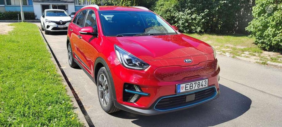 Sarkans Kia Niro 2019 Viļņa, ar dzinēja tilpumu 0.00 L un nobraukumu 77 tūkst. km par 16000 €, foto 3 vietnē AUTOMOTO.COM.LV