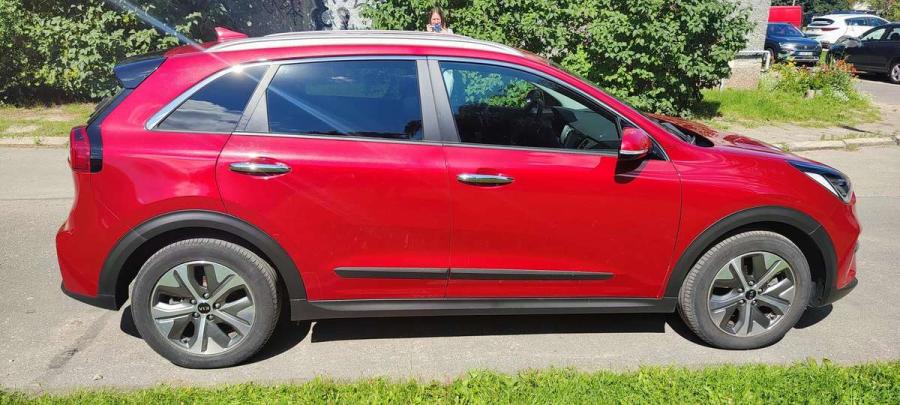 Sarkans Kia Niro 2019 Viļņa, ar dzinēja tilpumu 0.00 L un nobraukumu 77 tūkst. km par 16000 €, foto 4 vietnē AUTOMOTO.COM.LV