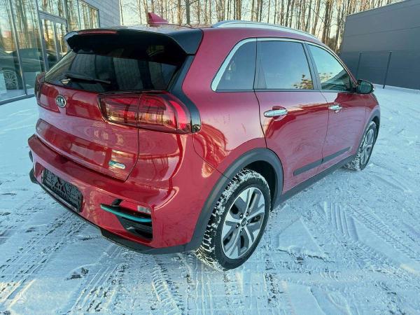 Red Kia Niro 2020 in Kaunas, with an engine capacity of 0.00 L and mileage of 108 thousand km for 18700 €, photo 4 on AUTOMOTO.COM.LV