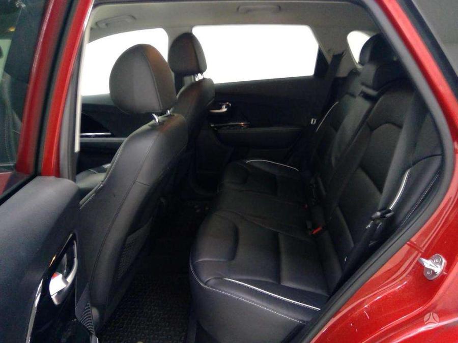Red Kia Niro 2020 in Vilnius, with an engine capacity of 0.00 L and mileage of 139 thousand km for 15851 €, photo 8 on AUTOMOTO.COM.LV