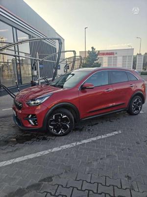 Red Kia Niro 2020 in Klaipeda, with an engine capacity of 0.00 L and mileage of 163 thousand km for 17500 €, photo  on AUTOMOTO.COM.LV