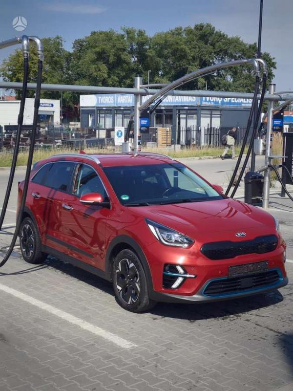 Red Kia Niro 2020 in Klaipeda, with an engine capacity of 0.00 L and mileage of 163 thousand km for 17500 €, photo 2 on AUTOMOTO.COM.LV