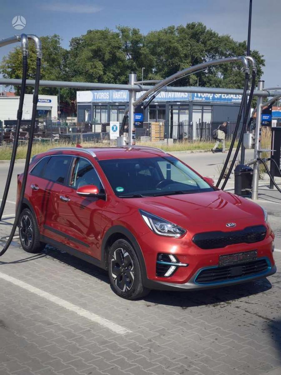 Red Kia Niro 2020 in Klaipeda, with an engine capacity of 0.00 L and mileage of 163 thousand km for 17500 €, photo 3 on AUTOMOTO.COM.LV