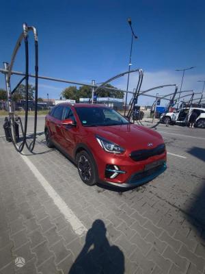 Red Kia Niro 2020 in Klaipeda, with an engine capacity of 0.00 L and mileage of 163 thousand km for 17500 €, photo 4 on AUTOMOTO.COM.LV