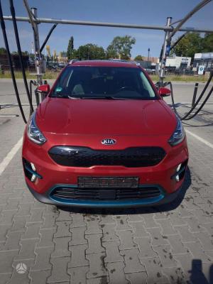 Red Kia Niro 2020 in Klaipeda, with an engine capacity of 0.00 L and mileage of 163 thousand km for 17500 €, photo 5 on AUTOMOTO.COM.LV