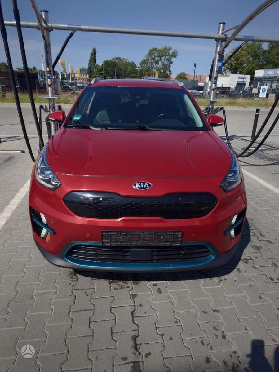 Red Kia Niro 2020 in Klaipeda, with an engine capacity of 0.00 L and mileage of 163 thousand km for 17500 €, photo 5 on AUTOMOTO.COM.LV