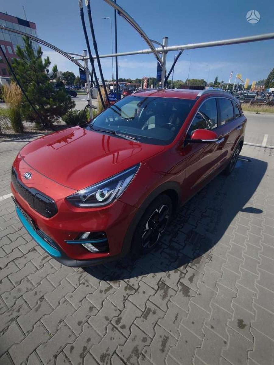 Red Kia Niro 2020 in Klaipeda, with an engine capacity of 0.00 L and mileage of 163 thousand km for 17500 €, photo 6 on AUTOMOTO.COM.LV