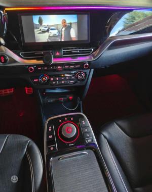 Red Kia Niro 2020 in Klaipeda, with an engine capacity of 0.00 L and mileage of 163 thousand km for 17500 €, photo 8 on AUTOMOTO.COM.LV