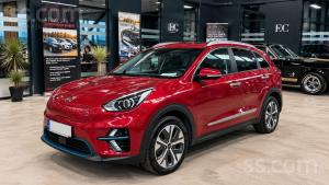 Red Kia Niro 2020 in Riga, with an engine capacity of 0.00 L and mileage of 107 thousand km for 22990 €, photo 5 on AUTOMOTO.COM.LV