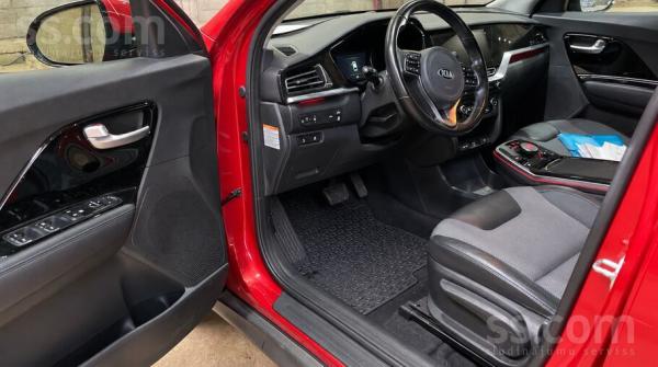 Red Kia Niro 2020 in Riga, with an engine capacity of 0.00 L and mileage of 107 thousand km for 22990 €, photo 6 on AUTOMOTO.COM.LV