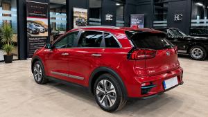 Sarkans Kia Niro 2020 Rīga, ar dzinēja tilpumu 0.00 L un nobraukumu 107 tūkst. km par 22990 €, foto 3 vietnē AUTOMOTO.COM.LV