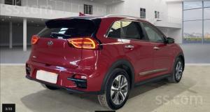 Red Kia Niro 2020 in Riga, with an engine capacity of 1.60 L and mileage of 136 thousand km for 20990 €, photo 4 on AUTOMOTO.COM.LV