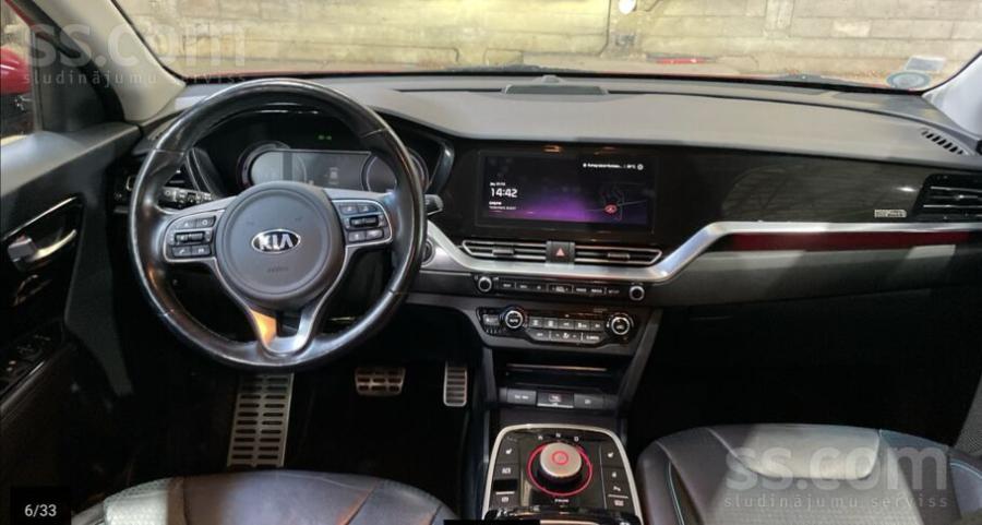 Red Kia Niro 2020 in Riga, with an engine capacity of 1.60 L and mileage of 136 thousand km for 20990 €, photo 6 on AUTOMOTO.COM.LV