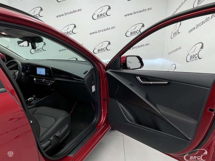 Red Kia Niro 2023 in Vilnius, with an engine capacity of 1.58 L and mileage of 31 thousand km for 25000 €, photo 9 on AUTOMOTO.COM.LV