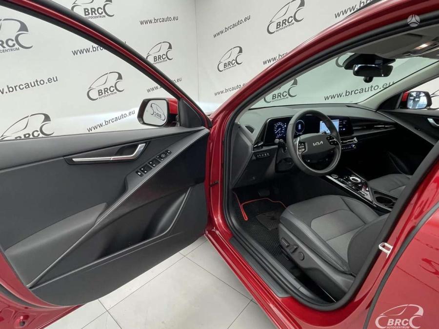 Red Kia Niro 2023 in Vilnius, with an engine capacity of 1.58 L and mileage of 31 thousand km for 25000 €, photo 20 on AUTOMOTO.COM.LV