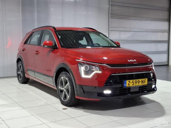 Red Kia Niro 2024 in Kaunas, with an engine capacity of 1.60 L and mileage of 29 thousand km for 32445 €, photo 3 on AUTOMOTO.COM.LV