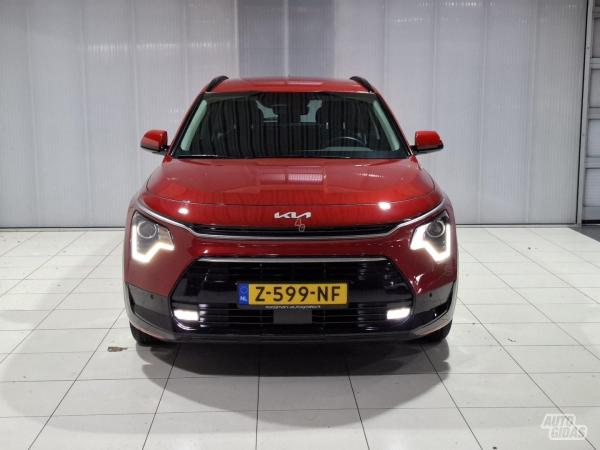 Red Kia Niro 2024 in Kaunas, with an engine capacity of 1.60 L and mileage of 29 thousand km for 32445 €, photo 4 on AUTOMOTO.COM.LV