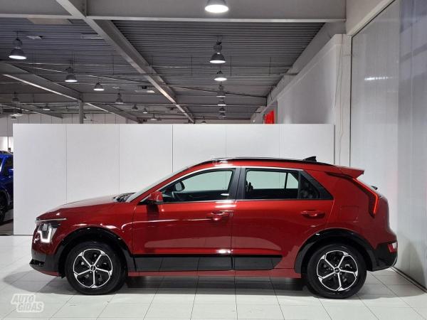 Red Kia Niro 2024 in Kaunas, with an engine capacity of 1.60 L and mileage of 29 thousand km for 32445 €, photo 6 on AUTOMOTO.COM.LV