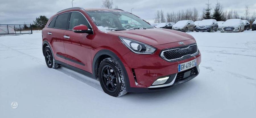 Red Kia Niro 2017 in Vilnius, with an engine capacity of 1.60 L and mileage of 180 thousand km for 7999 €, photo 3 on AUTOMOTO.COM.LV