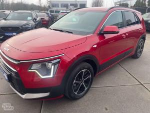 Red Kia Niro 2025 in Kaunas, with an engine capacity of 1.60 L and mileage of 17 thousand km for 29507 €, photo 7 on AUTOMOTO.COM.LV