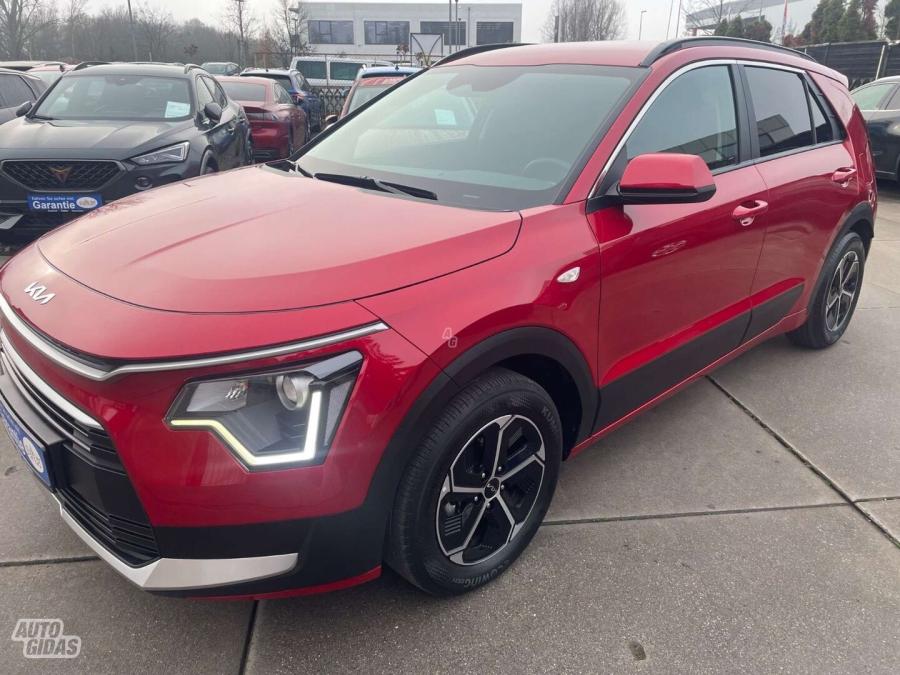 Red Kia Niro 2025 in Kaunas, with an engine capacity of 1.60 L and mileage of 17 thousand km for 29507 €, photo 7 on AUTOMOTO.COM.LV