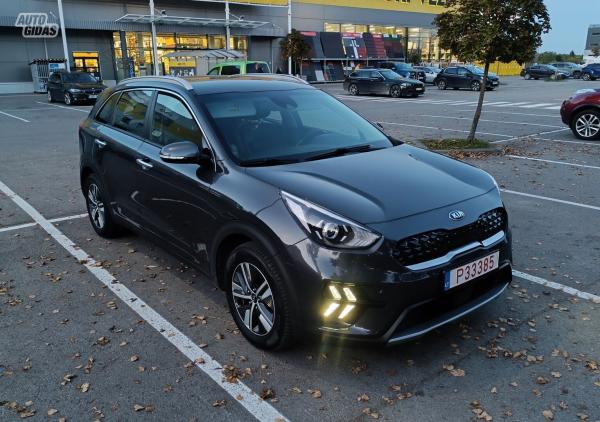 Violet Kia Niro 2020 in Alytus, with an engine capacity of 1.60 L and mileage of 170 thousand km for 12999 €, photo 3 on AUTOMOTO.COM.LV