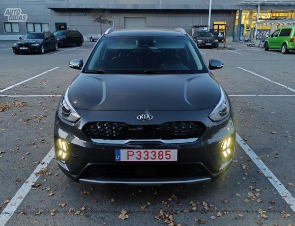 Violet Kia Niro 2020 in Alytus, with an engine capacity of 1.60 L and mileage of 170 thousand km for 12999 €, photo 4 on AUTOMOTO.COM.LV