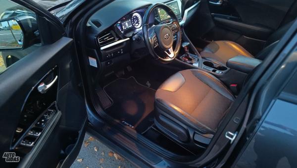 Violet Kia Niro 2020 in Alytus, with an engine capacity of 1.60 L and mileage of 170 thousand km for 12999 €, photo 9 on AUTOMOTO.COM.LV
