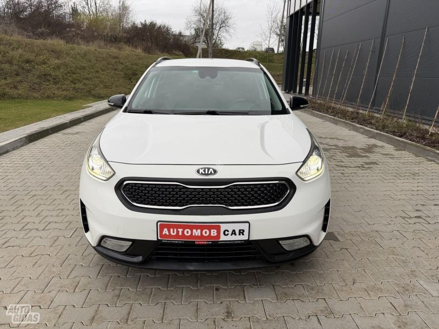 White Kia Niro 2016 in Vilnius, with an engine capacity of 1.60 L and mileage of 308 thousand km for 8250 €, photo 2 on AUTOMOTO.COM.LV
