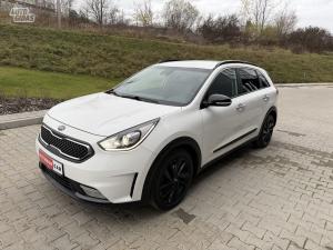 White Kia Niro 2016 in Vilnius, with an engine capacity of 1.60 L and mileage of 308 thousand km for 8250 €, photo 3 on AUTOMOTO.COM.LV