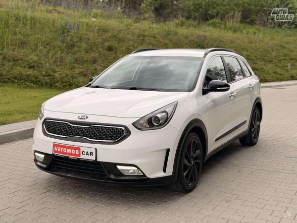 White Kia Niro 2016 in Vilnius, with an engine capacity of 1.60 L and mileage of 308 thousand km for 8500 €, photo 1 on AUTOMOTO.COM.LV