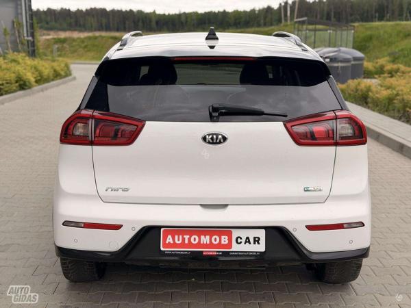 White Kia Niro 2016 in Vilnius, with an engine capacity of 1.60 L and mileage of 308 thousand km for 7950 €, photo 6 on AUTOMOTO.COM.LV
