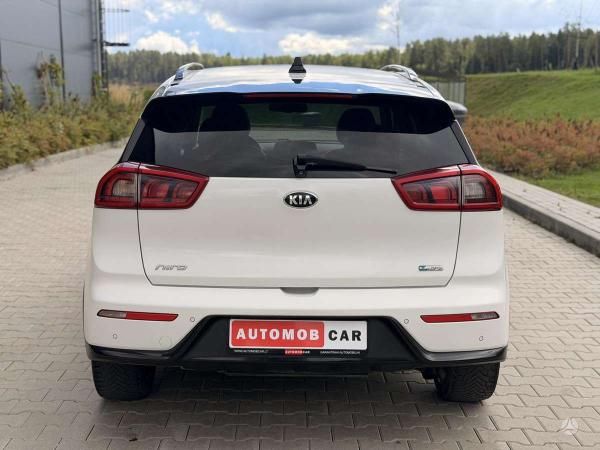 Kia Niro 2016 Viļņa vietnē Balts Kia Niro 2016 Viļņa, ar dzinēja tilpumu 1.60 L un nobraukumu 308 tūkst. km par 8250 €, foto 7 vietnē AUTOMOTO.COM.LV