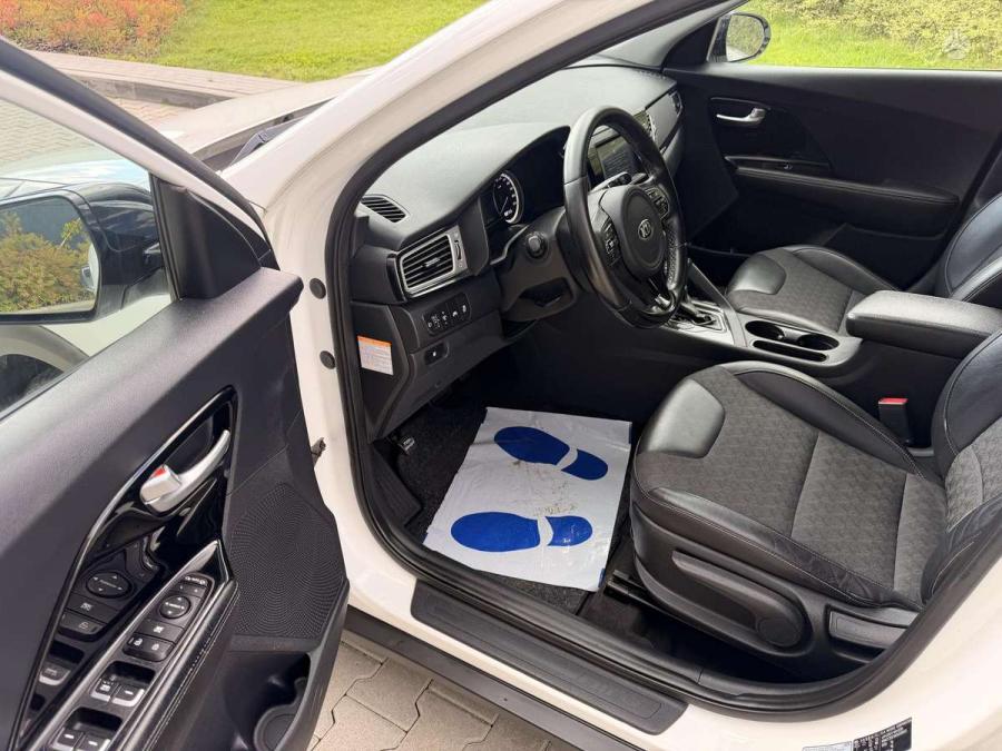 Balts Kia Niro 2016 Viļņa, ar dzinēja tilpumu 1.60 L un nobraukumu 308 tūkst. km par 8250 €, foto 12 vietnē AUTOMOTO.COM.LV