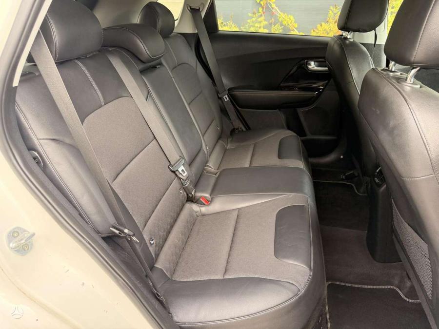 Balts Kia Niro 2016 Viļņa, ar dzinēja tilpumu 1.60 L un nobraukumu 308 tūkst. km par 8250 €, foto 20 vietnē AUTOMOTO.COM.LV