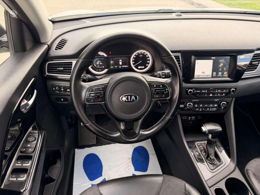 Balts Kia Niro 2016 Viļņa, ar dzinēja tilpumu 1.60 L un nobraukumu 308 tūkst. km par 8250 €, foto 32 vietnē AUTOMOTO.COM.LV