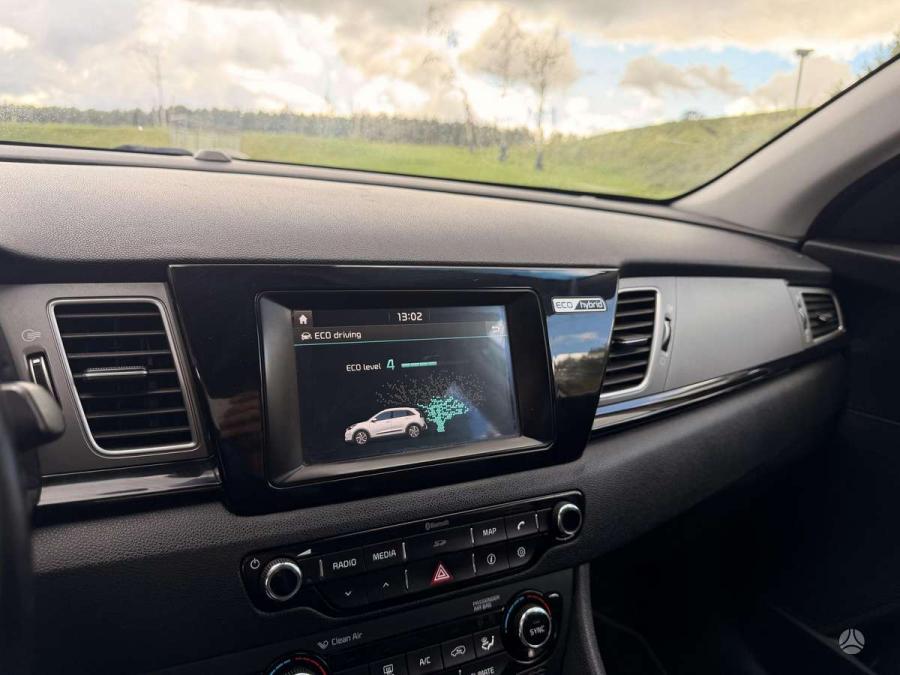 Balts Kia Niro 2016 Viļņa, ar dzinēja tilpumu 1.60 L un nobraukumu 308 tūkst. km par 8250 €, foto 38 vietnē AUTOMOTO.COM.LV