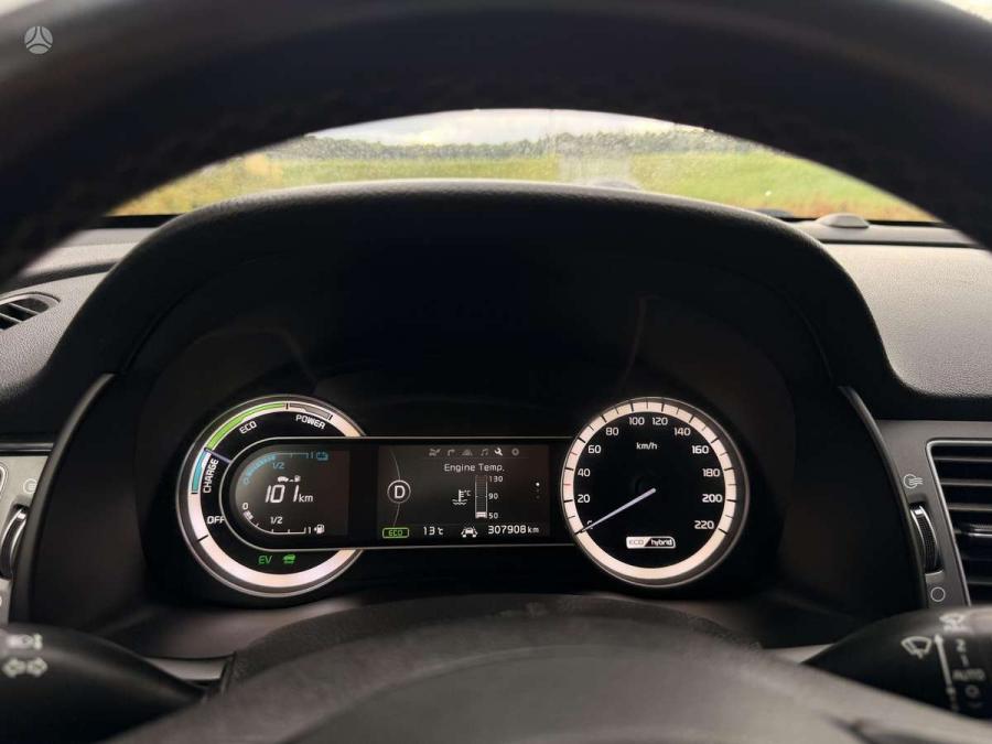 Balts Kia Niro 2016 Viļņa, ar dzinēja tilpumu 1.60 L un nobraukumu 308 tūkst. km par 8250 €, foto 39 vietnē AUTOMOTO.COM.LV