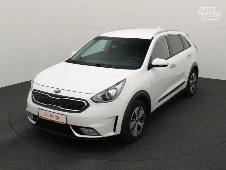 White Kia Niro 2017 in Vilnius, with an engine capacity of 1.60 L and mileage of 191 thousand km for 10699 €, photo 1 on AUTOMOTO.COM.LV