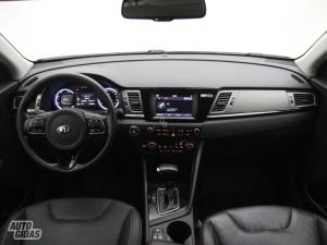 White Kia Niro 2017 in Vilnius, with an engine capacity of 1.60 L and mileage of 191 thousand km for 10699 €, photo 3 on AUTOMOTO.COM.LV