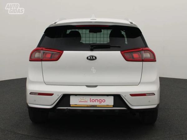 White Kia Niro 2017 in Vilnius, with an engine capacity of 1.60 L and mileage of 191 thousand km for 10699 €, photo 5 on AUTOMOTO.COM.LV