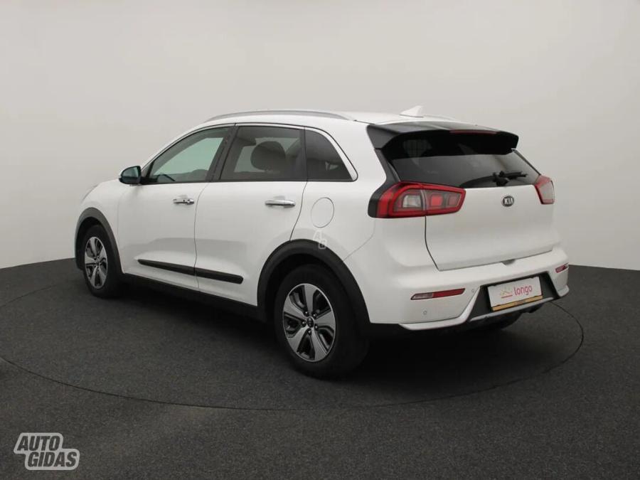 White Kia Niro 2017 in Vilnius, with an engine capacity of 1.60 L and mileage of 191 thousand km for 10699 €, photo 8 on AUTOMOTO.COM.LV