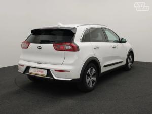 White Kia Niro 2017 in Vilnius, with an engine capacity of 1.60 L and mileage of 191 thousand km for 10699 €, photo 9 on AUTOMOTO.COM.LV