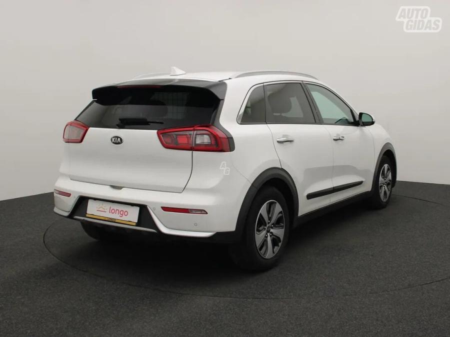 White Kia Niro 2017 in Vilnius, with an engine capacity of 1.60 L and mileage of 191 thousand km for 10699 €, photo 9 on AUTOMOTO.COM.LV