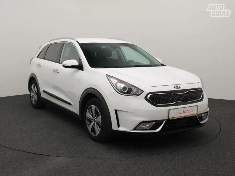 White Kia Niro 2017 in Vilnius, with an engine capacity of 1.60 L and mileage of 191 thousand km for 10699 €, photo 11 on AUTOMOTO.COM.LV